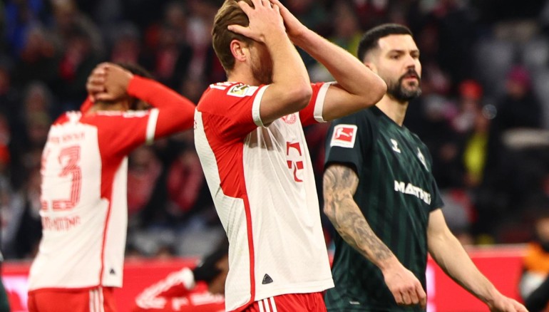 El Delantero Del Bayern Múnich Harry Kane Reaciona Durante El Partido
