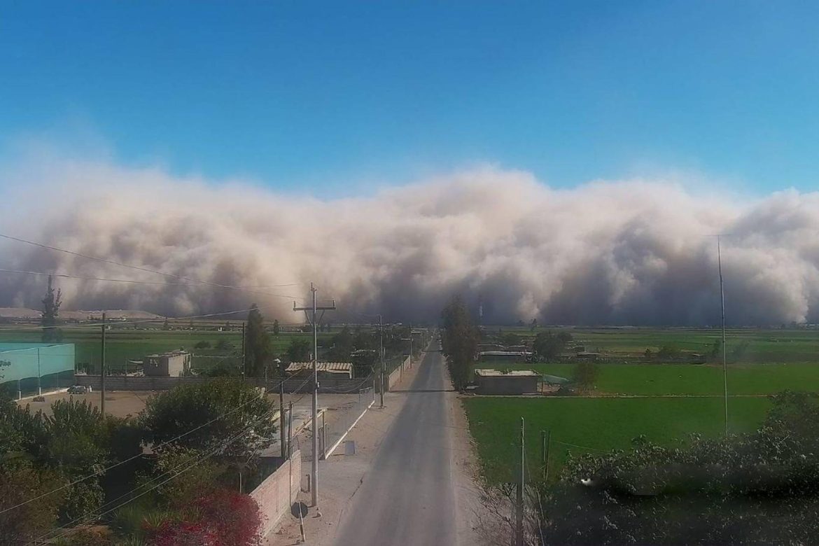 Una gran tormenta de arena y polvo cubre la costa sur de Perú - Diario1